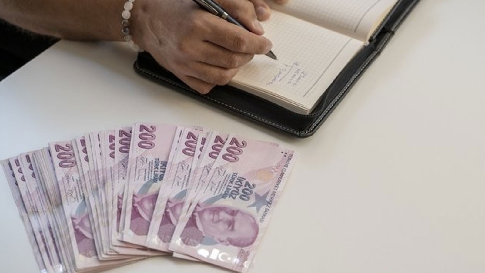 Memur ve memur emeklisinin beklediği '3600 ek gösterge' çalışmalarıyla ... Memur ve memur emeklisinin beklediği '3600 ek gösterge' çalışmalarıyla ...
